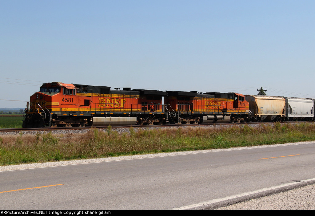 BNSF 4581 takes a Nb freight out of the siding at elsberry mo.